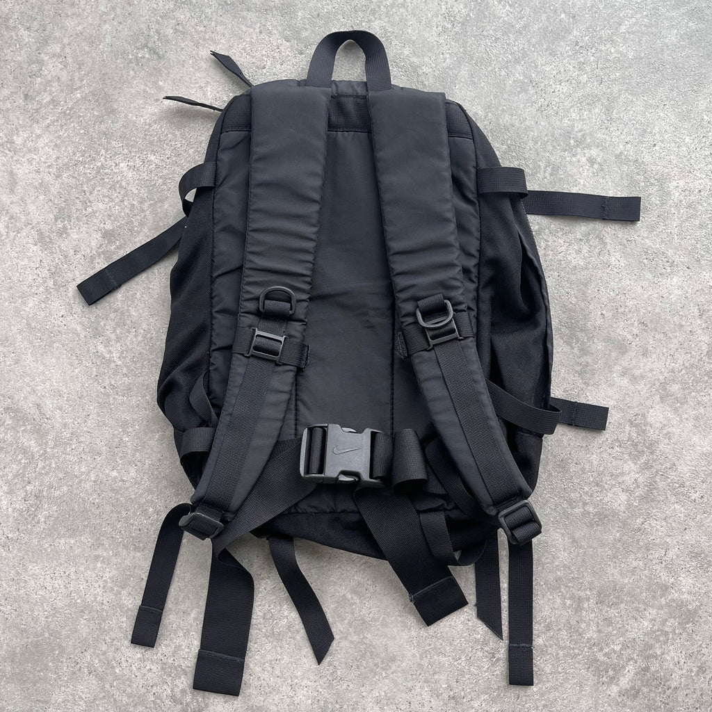 Nike ACG 1990s Karst 25L backpack (18”x12”x10”) – Linear Store