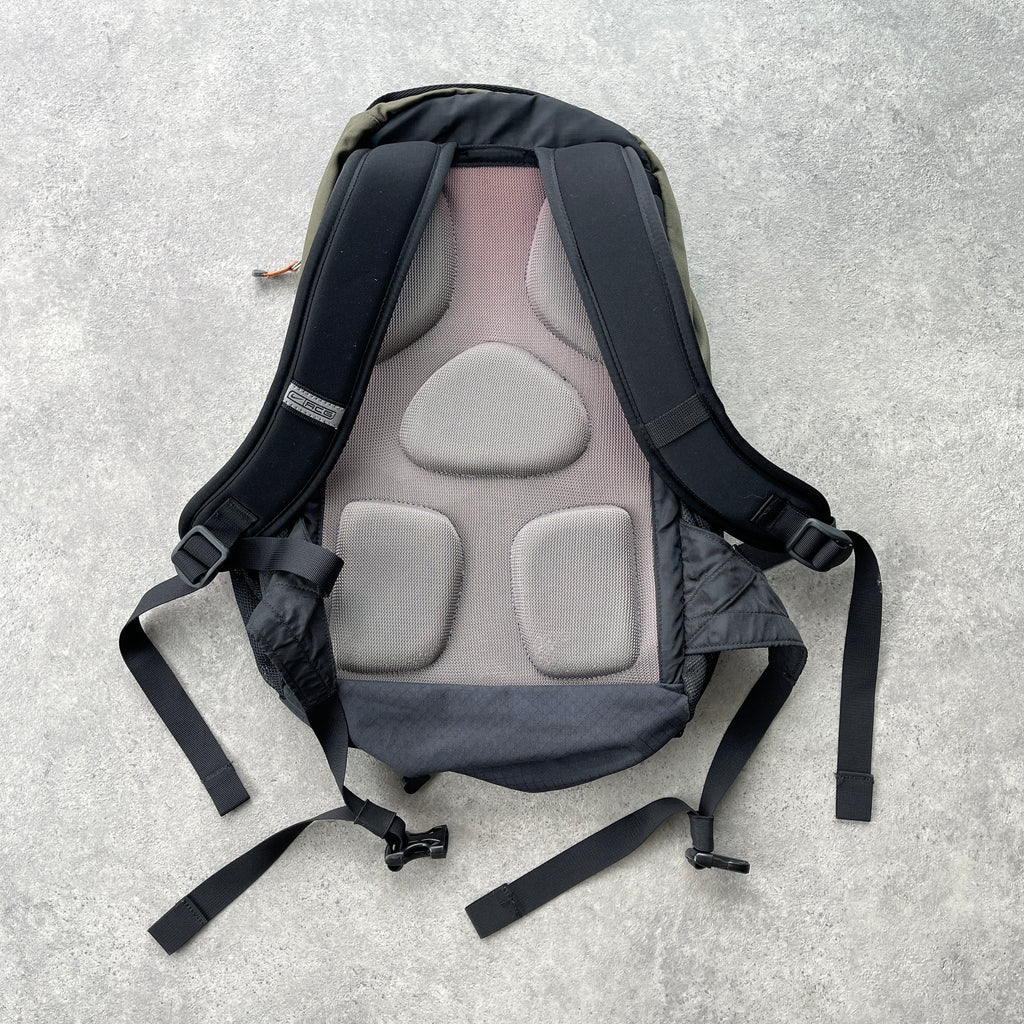 Nike ACG 1990s 40L technical backpack (20”x14”x12”) – Linear Store